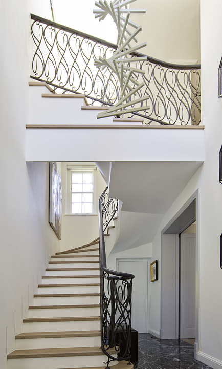 4 – Double-height entrance lobby and stairwell | the living habitat