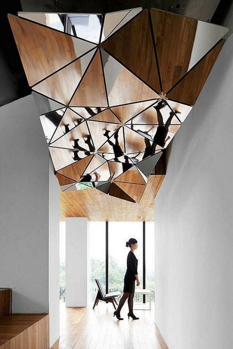 complex-mirror-structure-on-a-ceiling-is-a-really-unqiue-desing ...